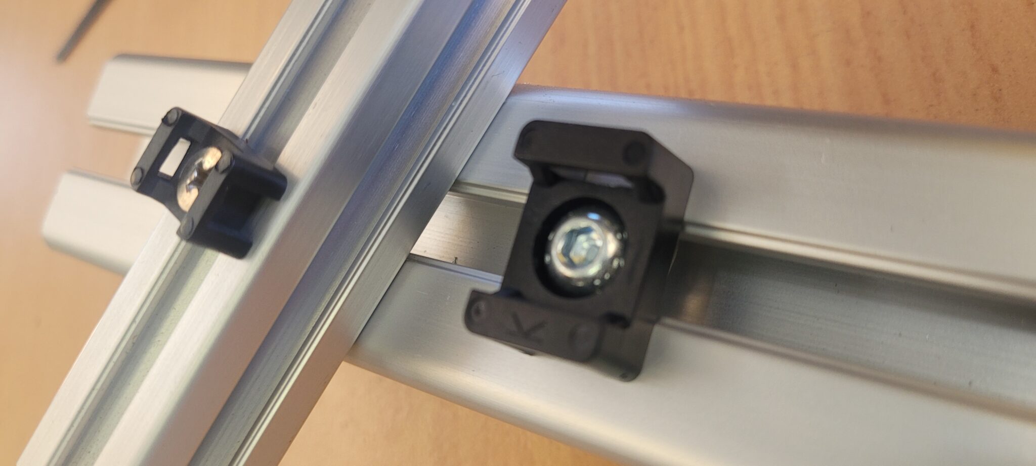Cable tie mounting block for 4mm tie - GAP Engineering